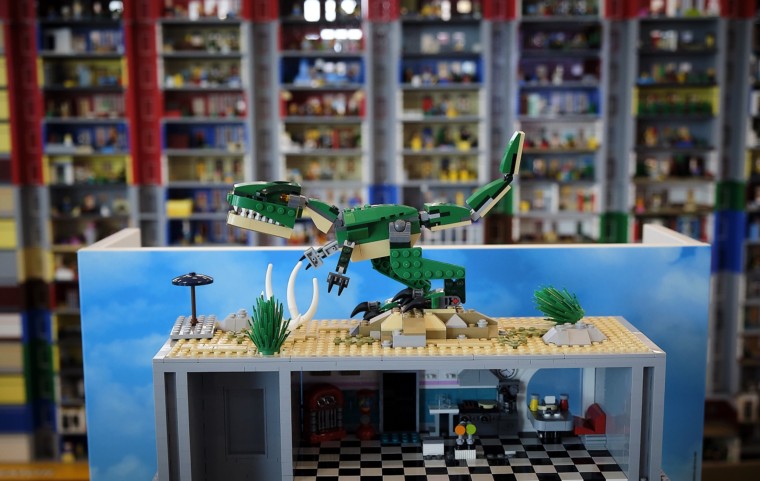 LEGO Games Breaks Guinness World Records Title for the Largest LEGO ...